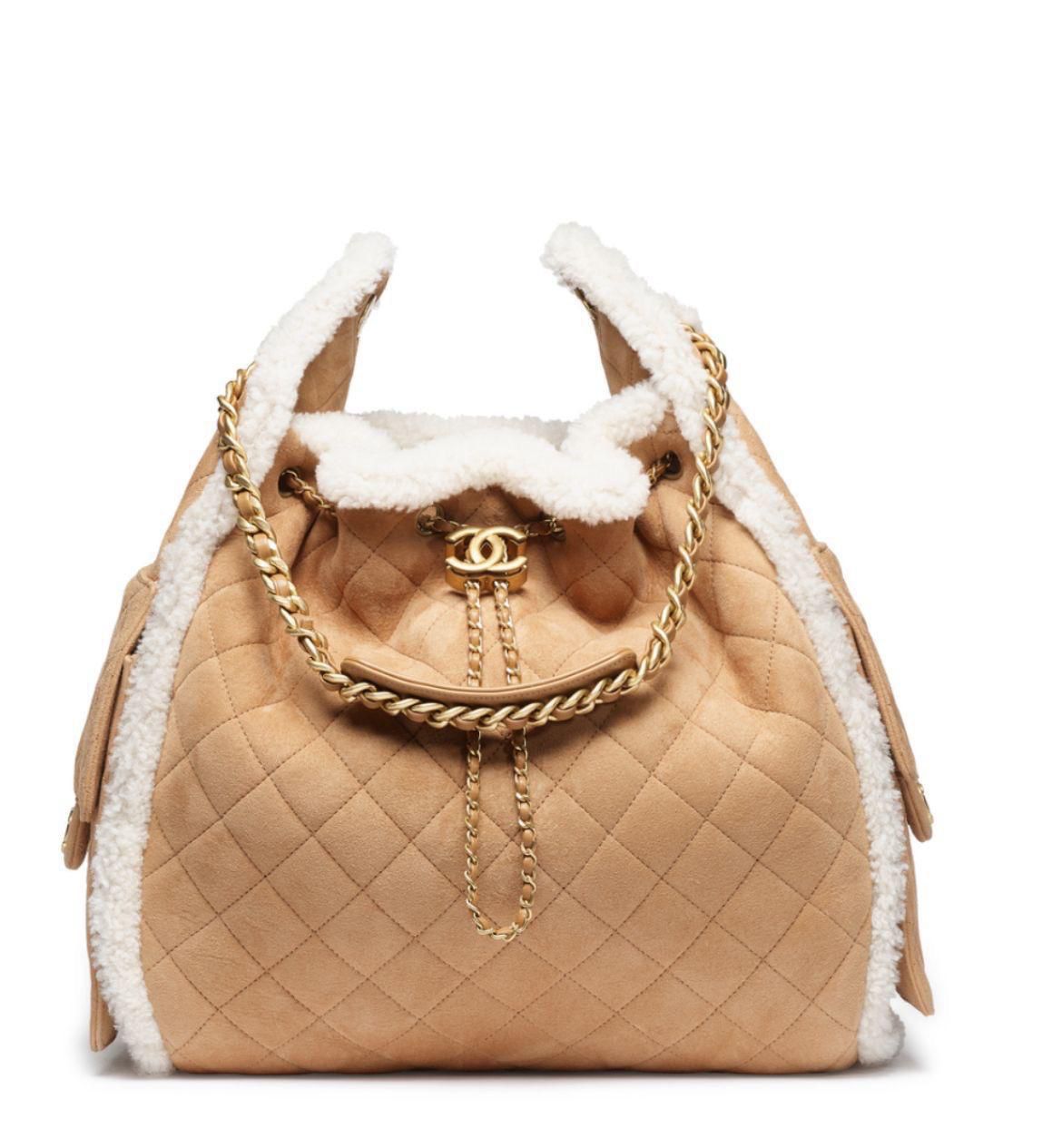 Chanel 25k hobo bag shearling beige small – Personal Shopper London